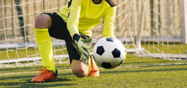 How to Catch a Soccer Ball (Ultimate 6-Step Guide)